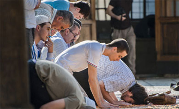 Major Challenges Facing Muslims in the West | Crescent International ...